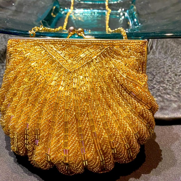 La Regale | Bags | Vintage Gold Clam Shell Clutch | Poshmark